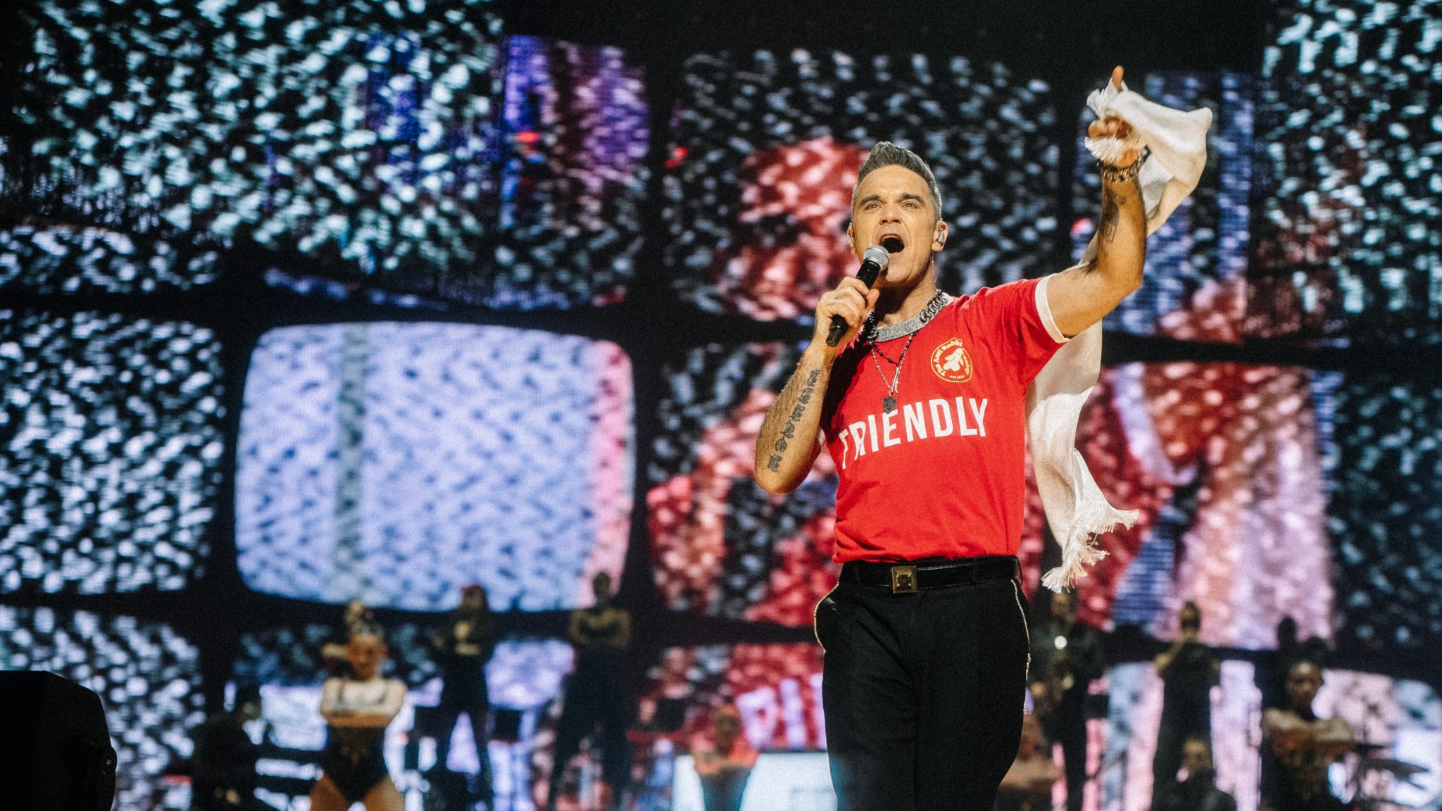 Einzigartiges Tauf-Event der Mein Schiff Relax mit Robbie Williams ...